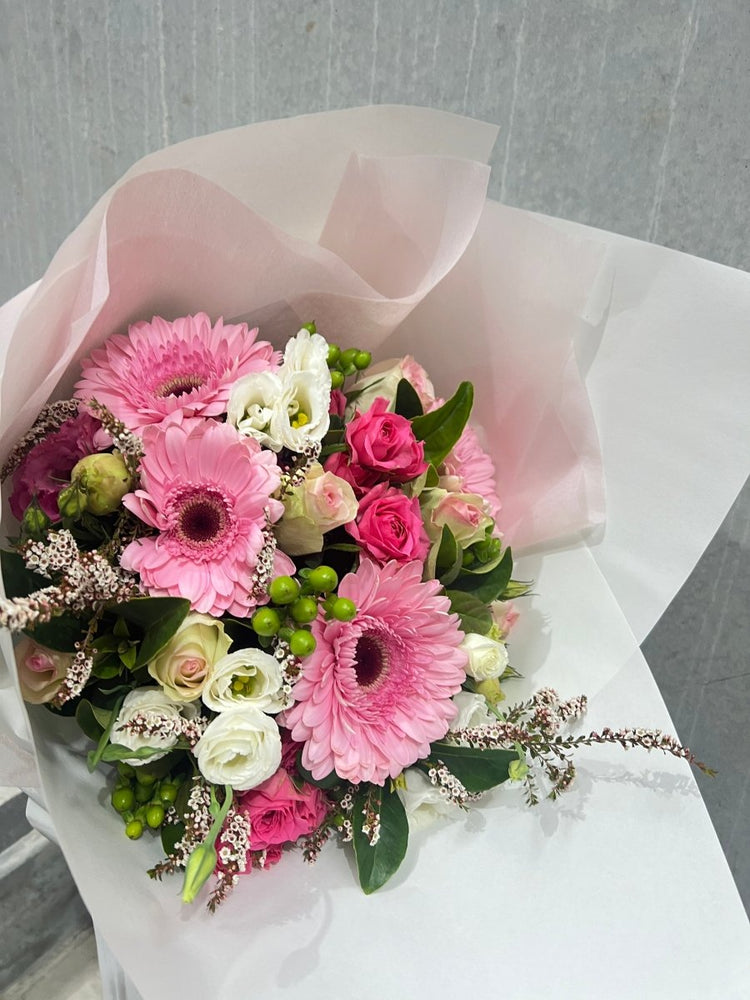 Luxury & Fresh Flowers | Same-Day Delivery & Tracking – ROSE & CO